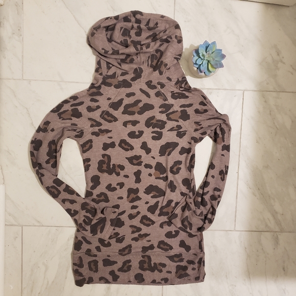 ENTI GLAMOUR | Tops | Enti Glamour Cheetah Print Hoodie | Poshmark